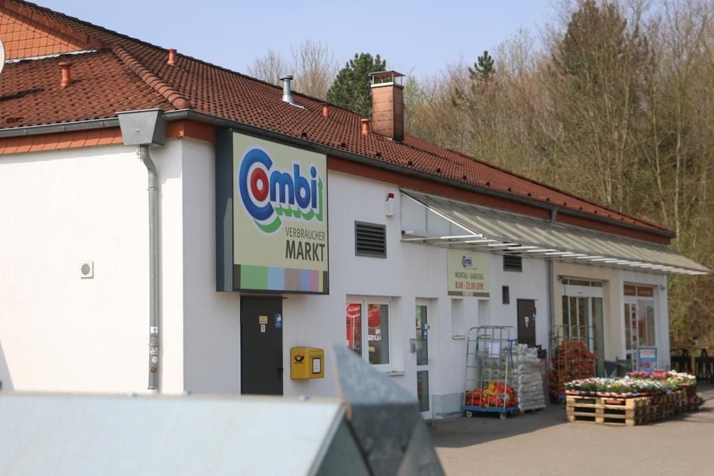 Combi-Mitarbeiter attackiert