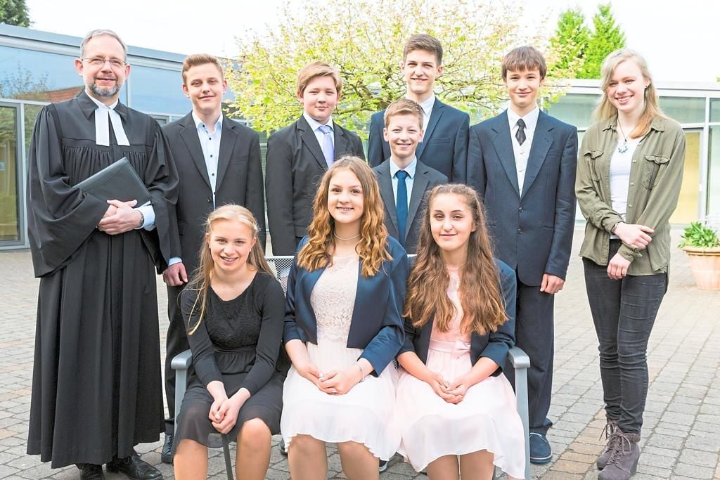 18 Jugendliche vor neuen Möglichkeiten