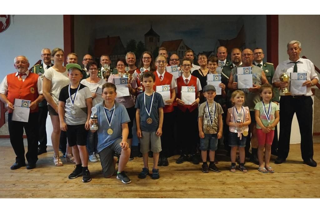 Andreas Ide holt Offizierspokal