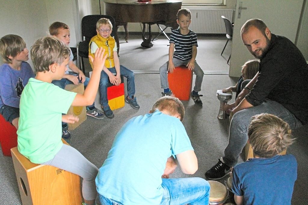 Im Takt auf der Cajon