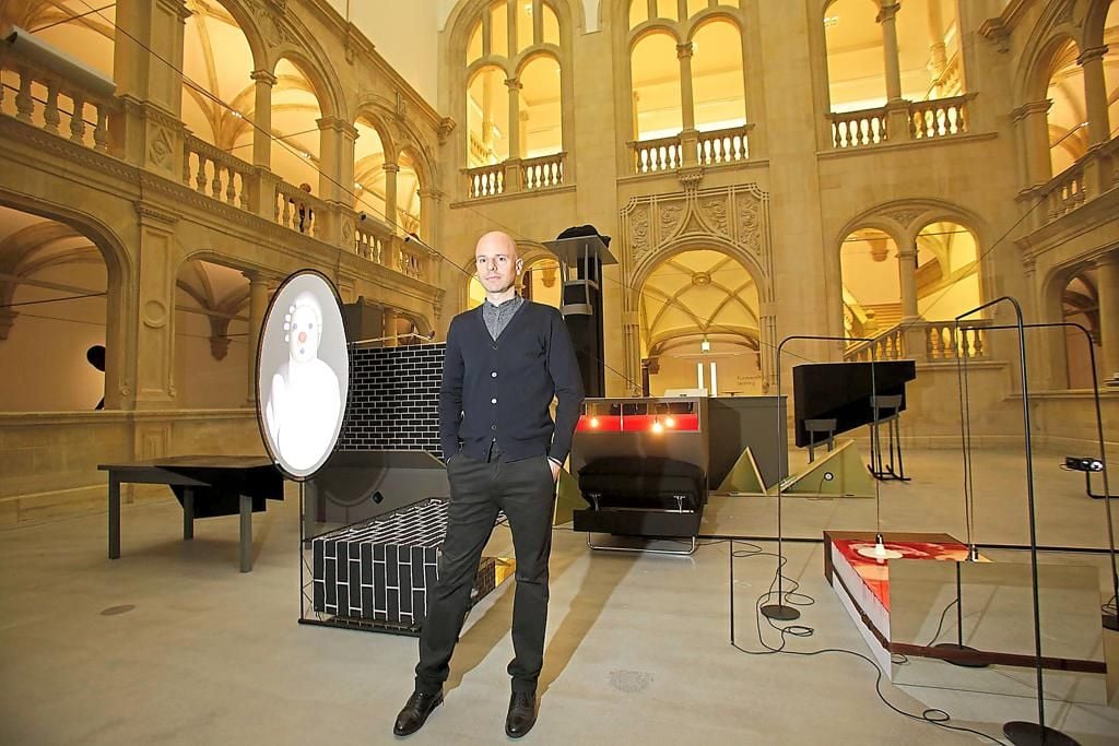 Scheues Reh auf der Kunst-Lichtung