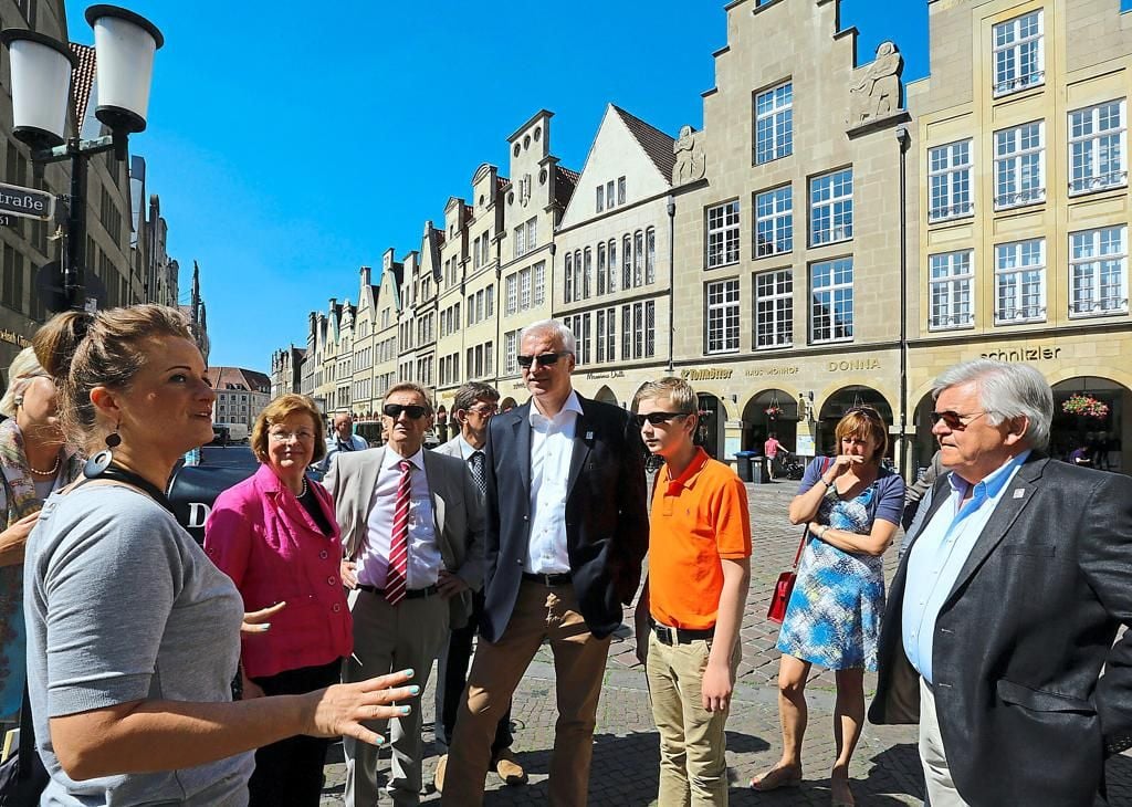 Minister Duin als Münster-Tourist