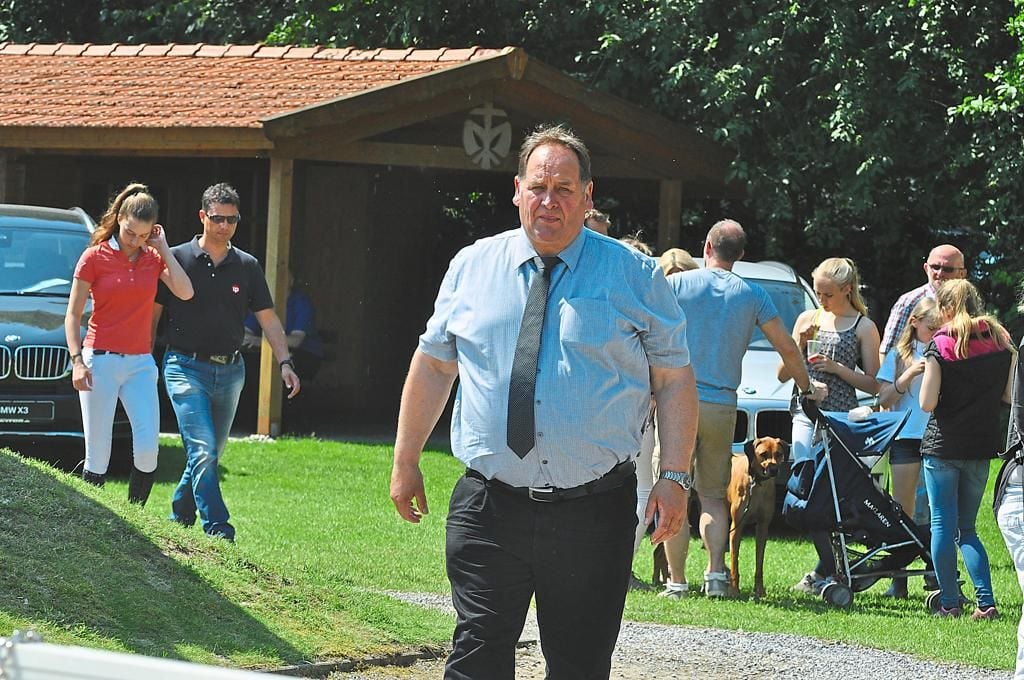August Exeler ist als Richter bei Reitturnieren im Einsatz