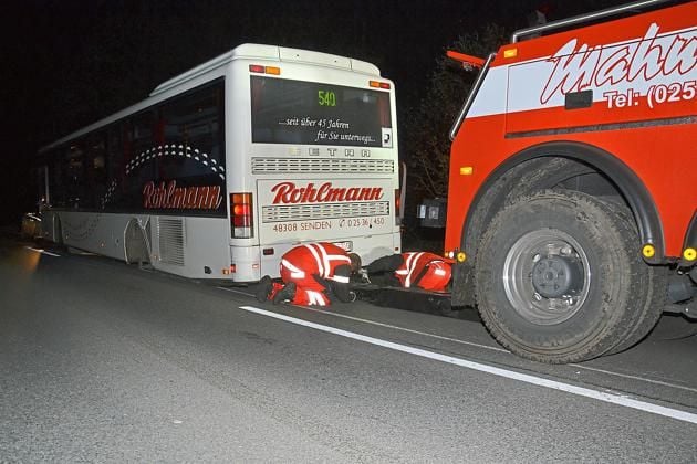 Bus-Rad gerät in den Gegenverkehr