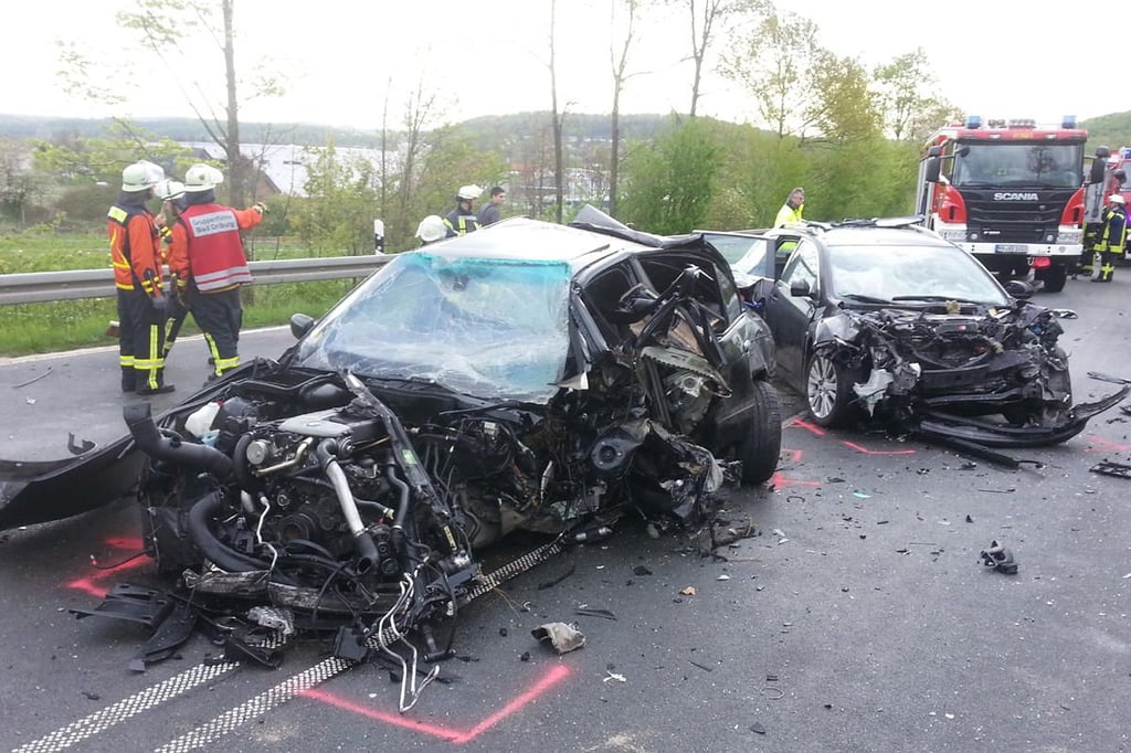 Schwerer Unfall auf B64