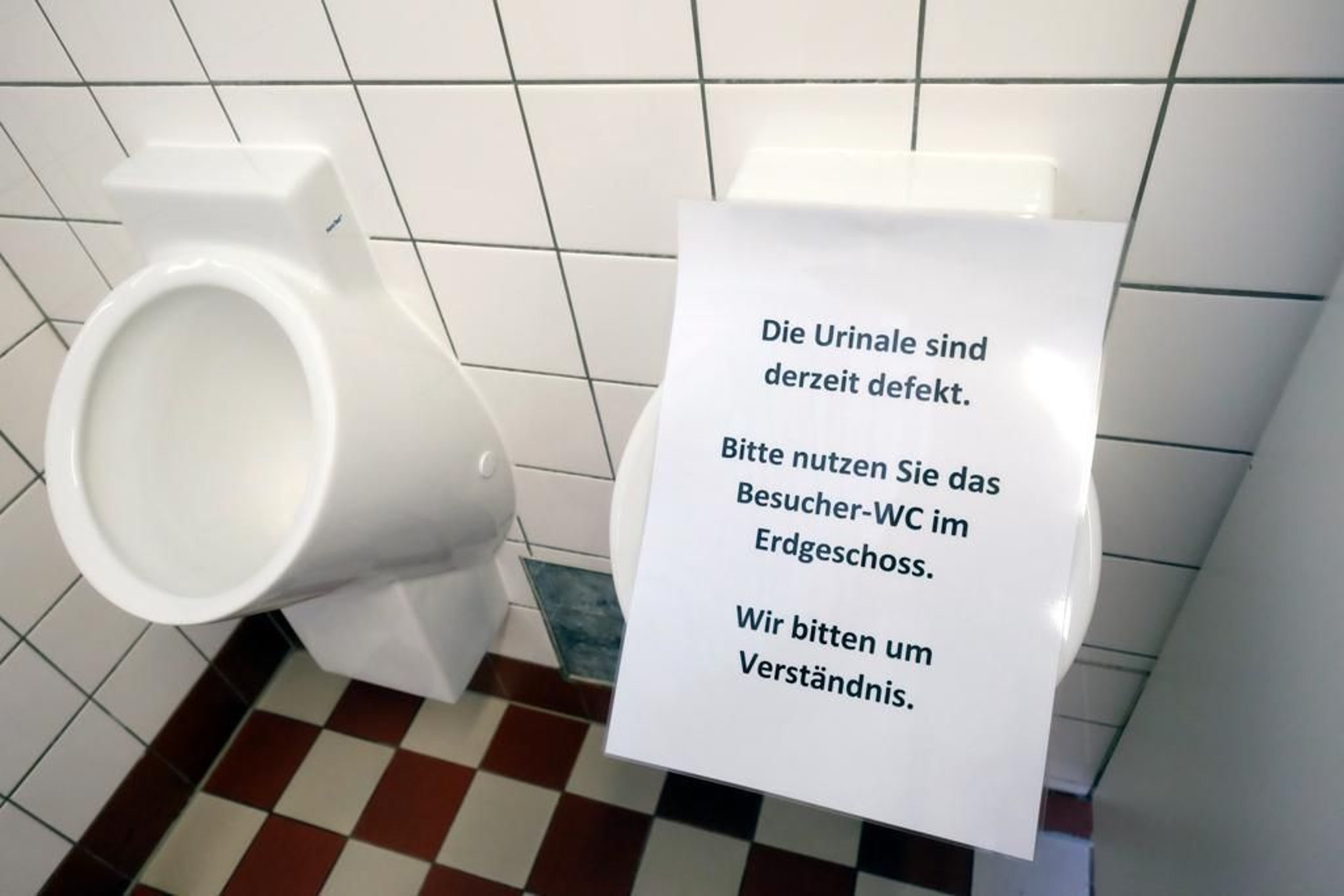 Pissoir-Problem im Arbeitsamt