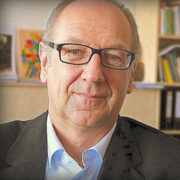 Prof. Norbert Kersting begleitet den Wahlsager