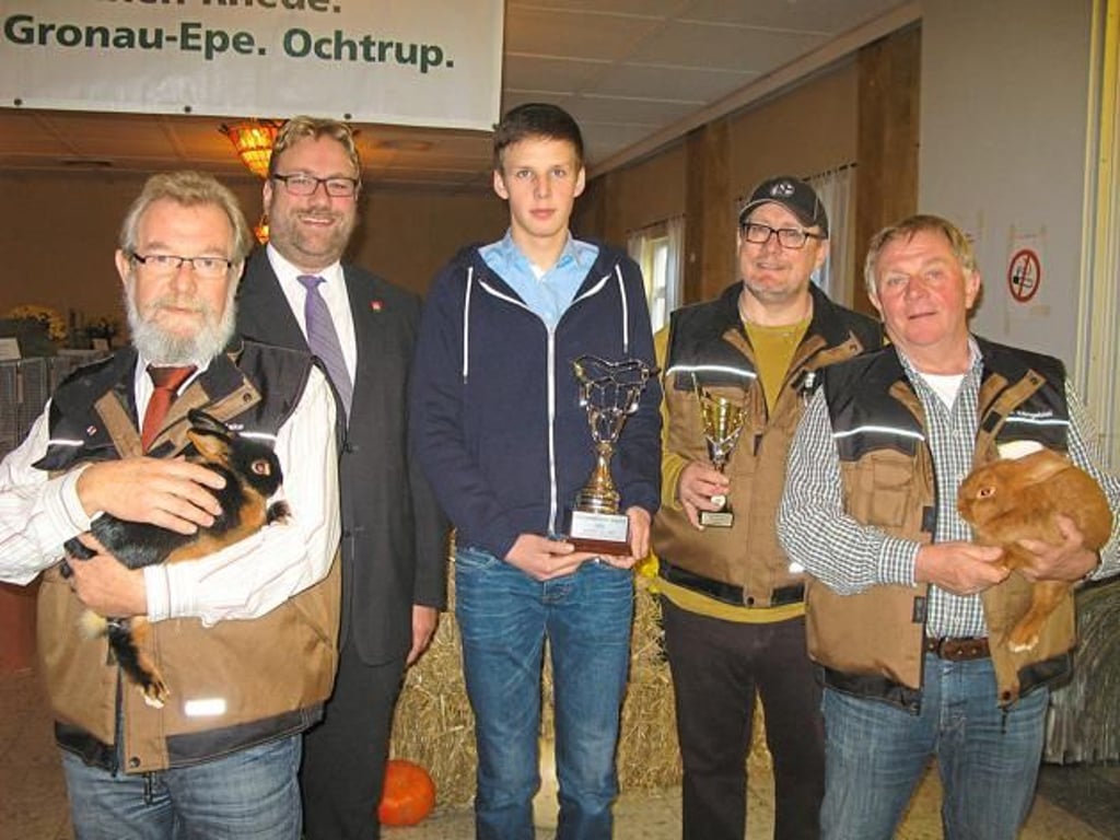 Preisrichter begutachten 271 Tiere