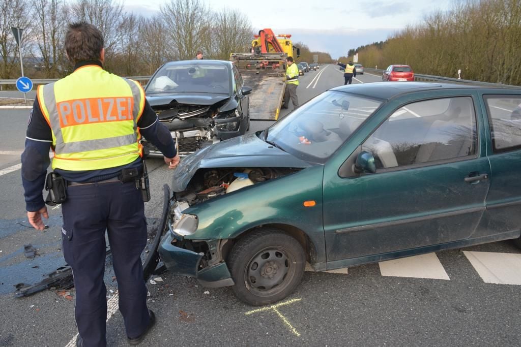 Beim Abbiegen zusammengestoßen