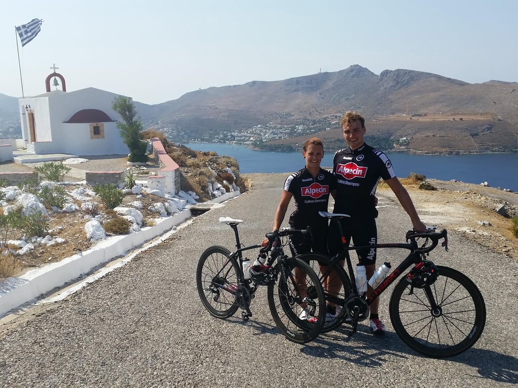 Junges Glück fährt über vier Pässe