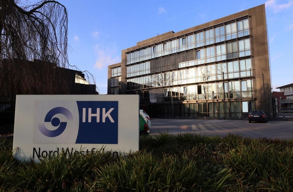 IHK meldet über 8900 neue Ausbildungsverträge