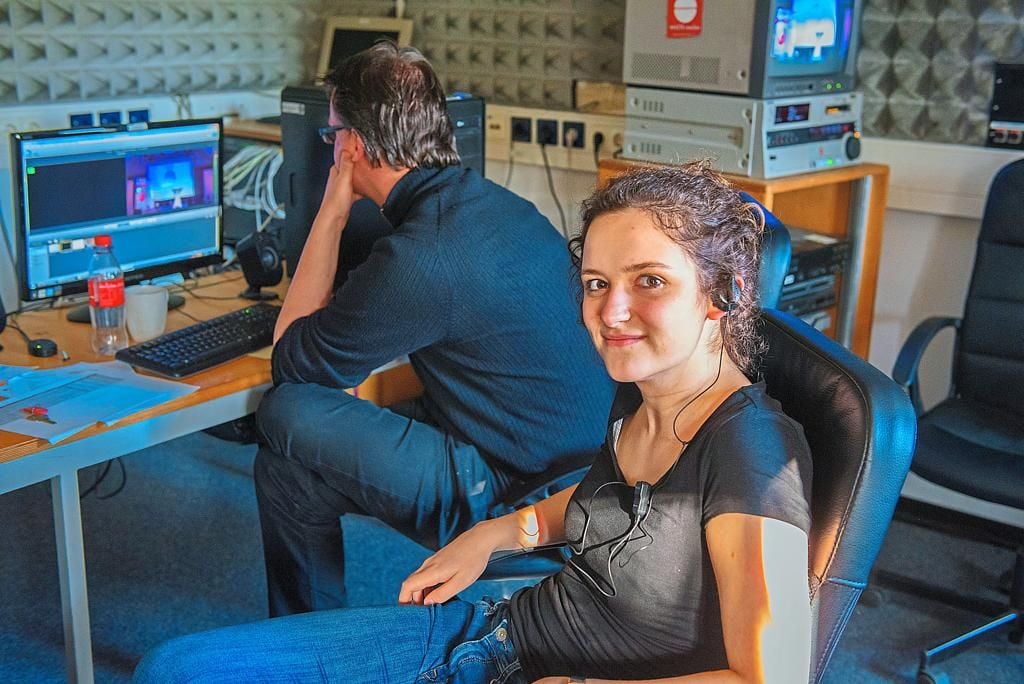 Die Frau im Hintergrund