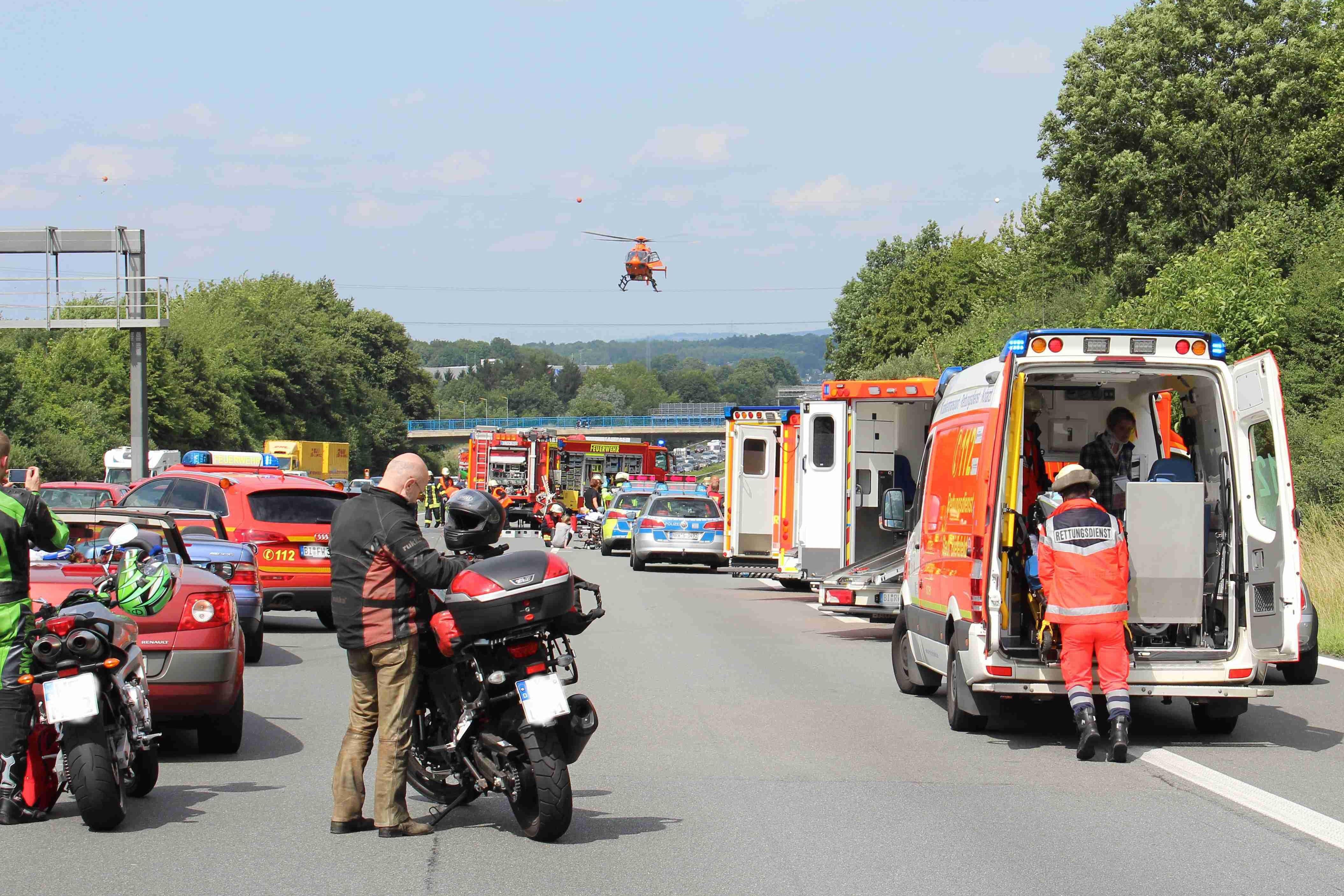 Schwerer Unfall auf der A 2 – Gaffer verursachen Stau