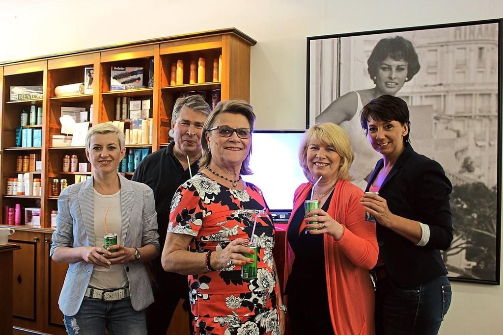 Mit Prosecco im Salon