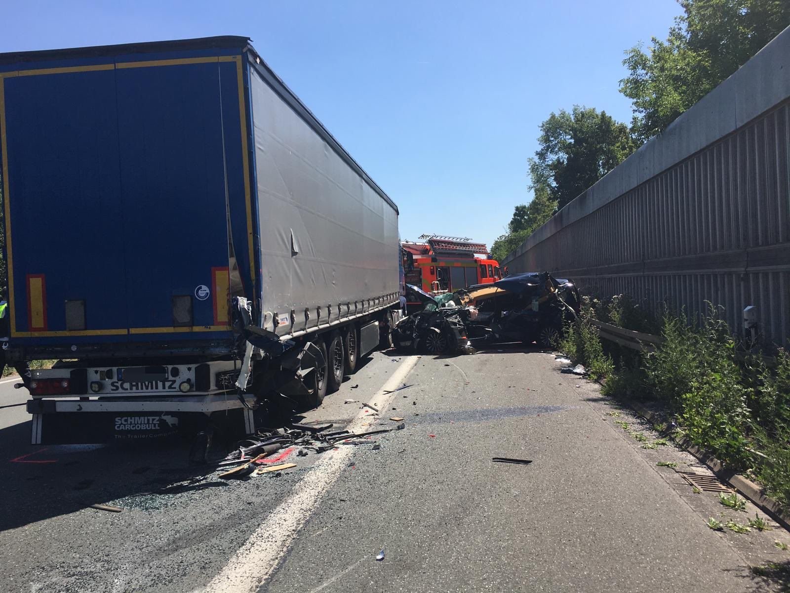Paderborn: Schwerer Unfall auf der A33 bei Paderborn: 25-Jähriger stirbt