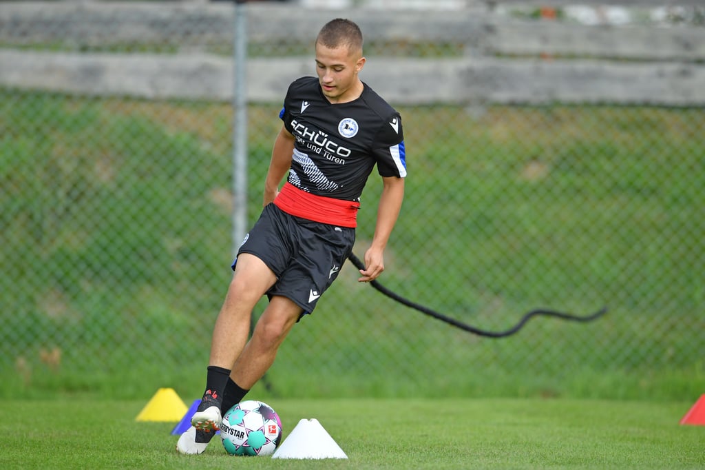 DSC nimmt Cherny unter Vertrag