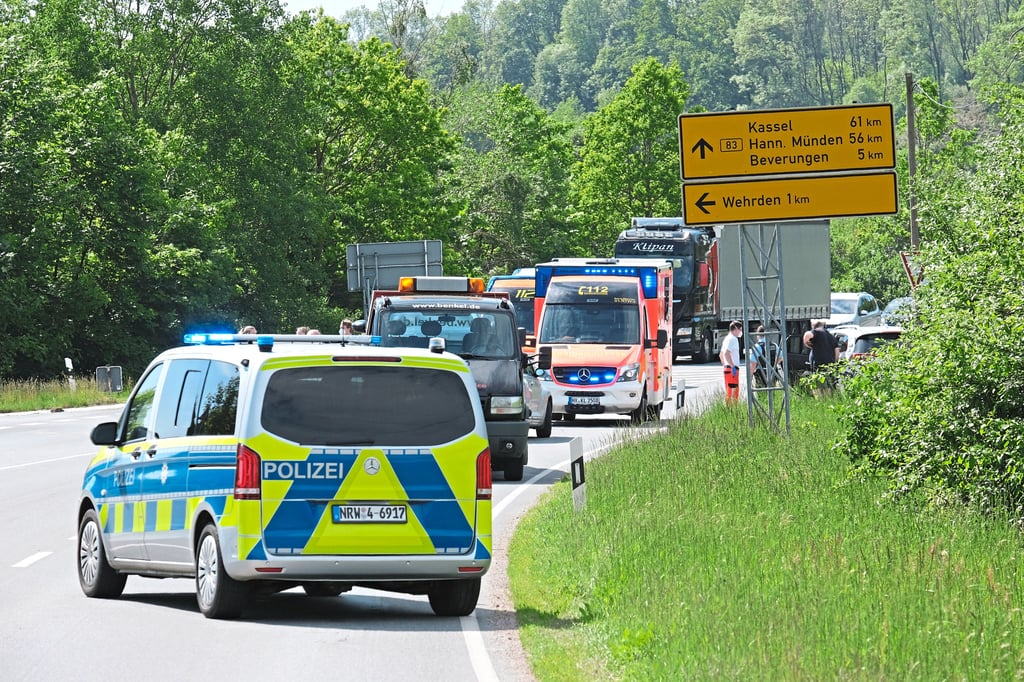 Schwerer Unfall auf der B83
