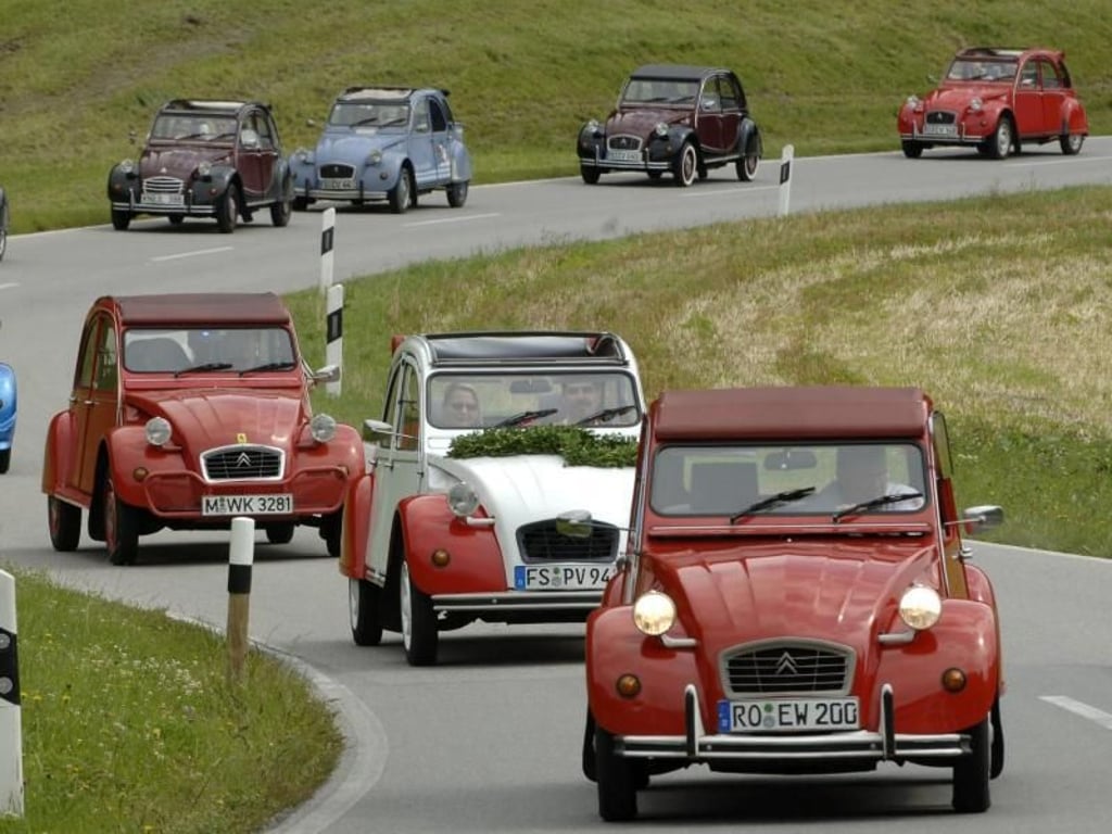 Und ewig schnattert die Ente - 70 Jahre Citroën 2CV