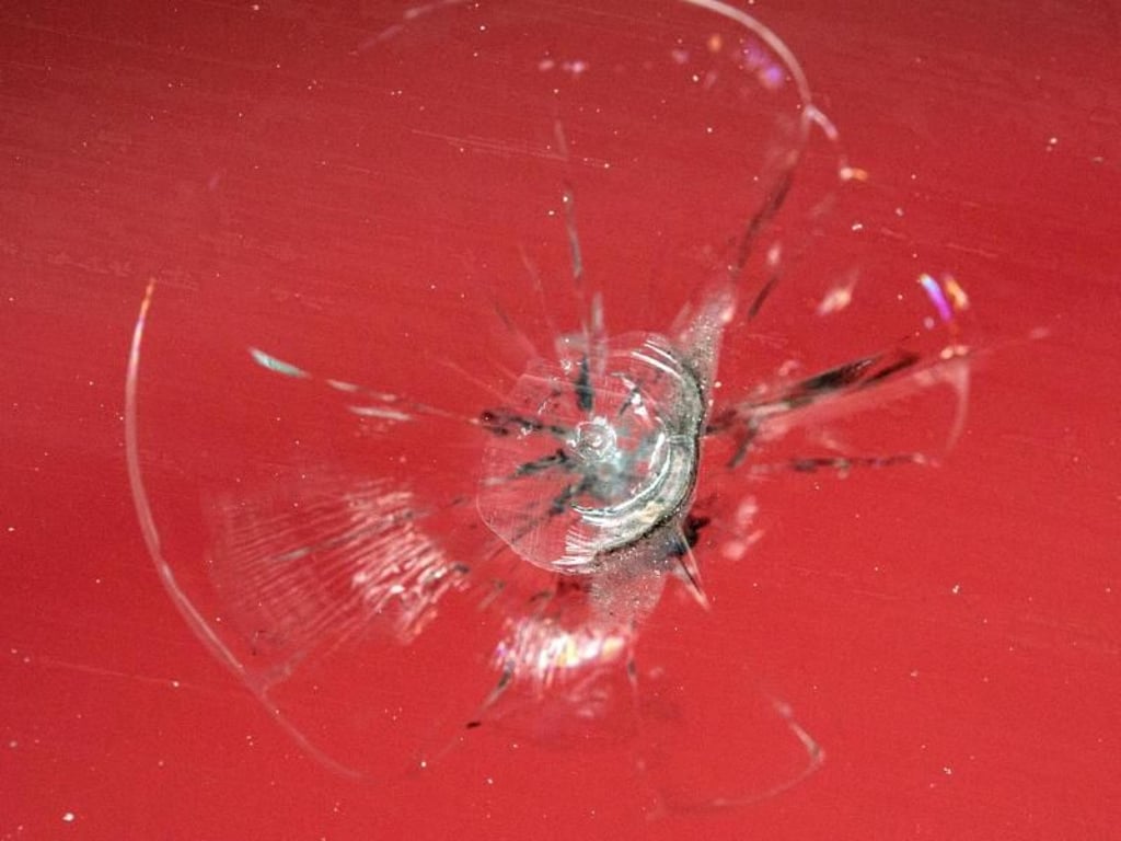 Bei Steinschlägen im Sichtfeld die Scheibe austauschen