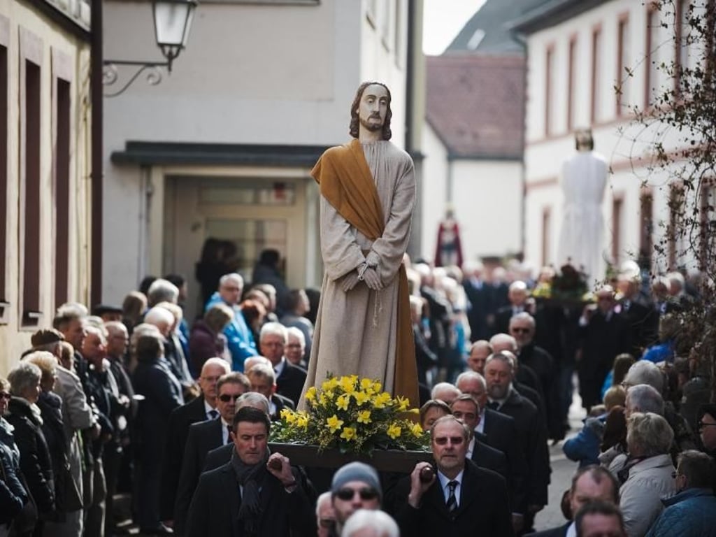 Karfreitagsprozessionen mit Aufruf gegen Hass und Gewalt