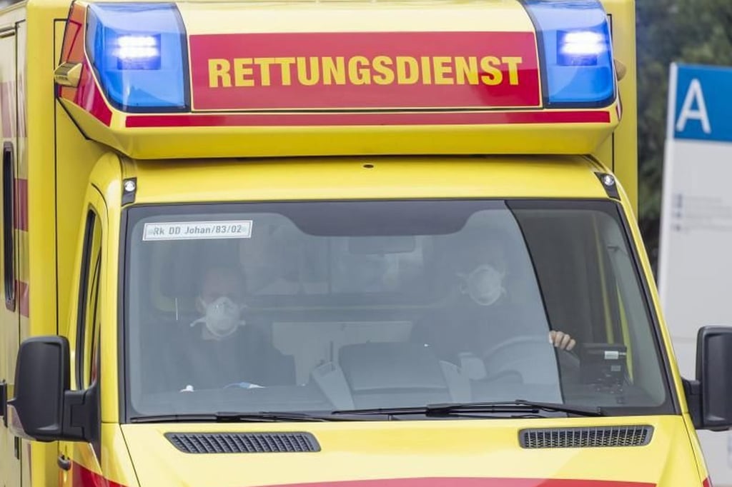 Enger/NRW: Frontal-Unfall mit fünf Autos fordert Verletzte
