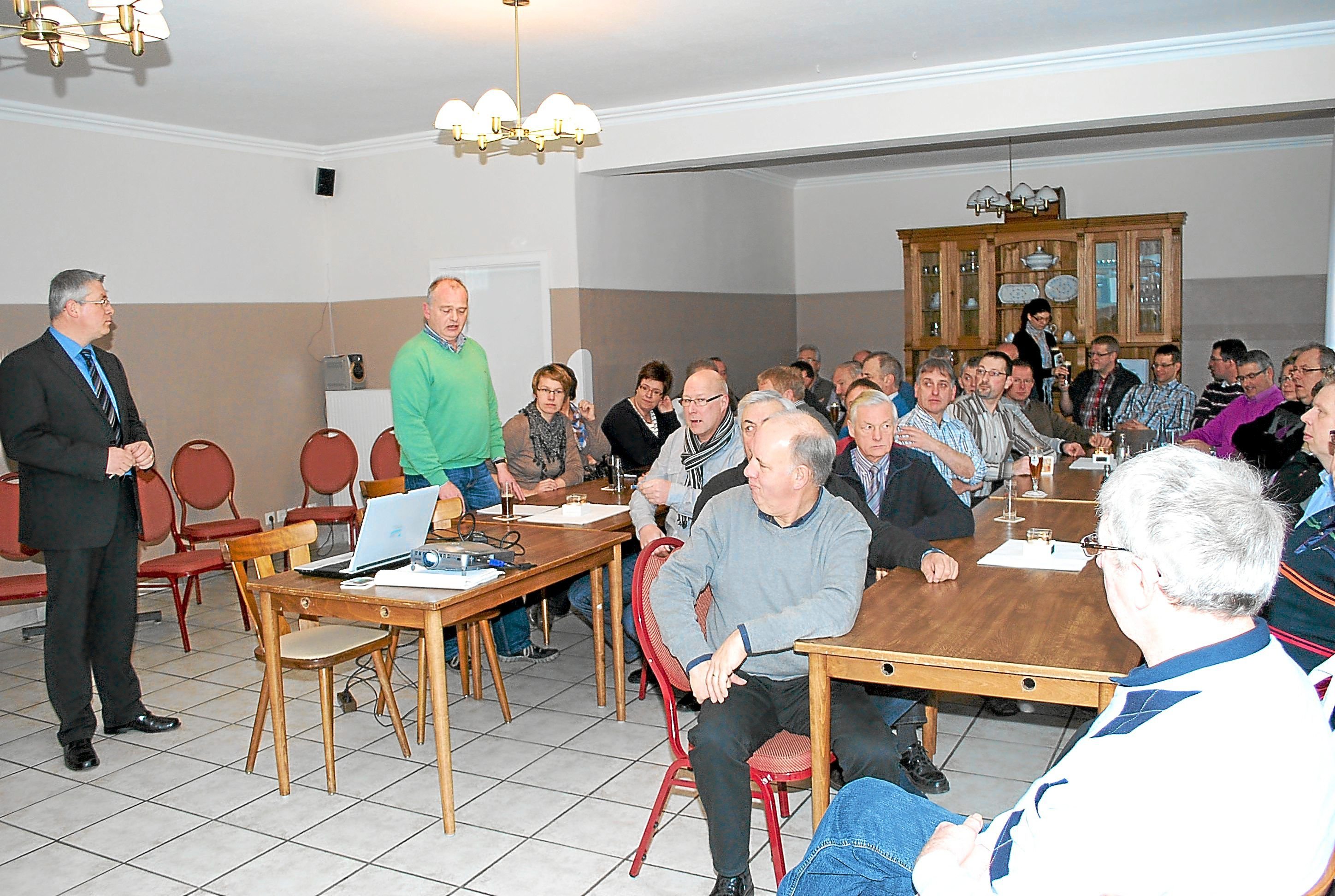 Bürgermeister Ulrich Helmich referierte bei „Gemeinde aktuell“ der KAB ...