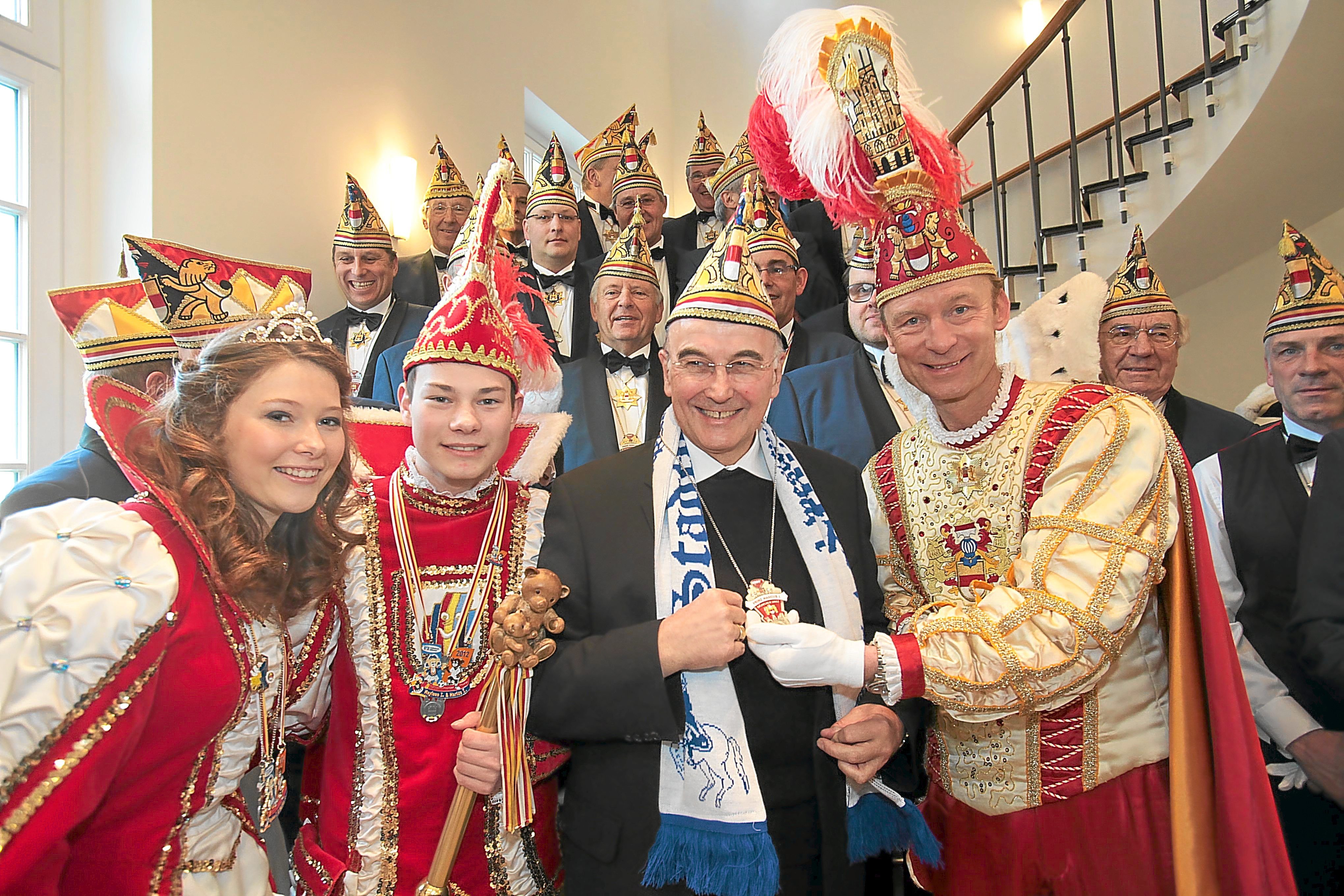 Seite an Seite - Kirche und Karneval: Prinz Marcus I. und seine Garde ...