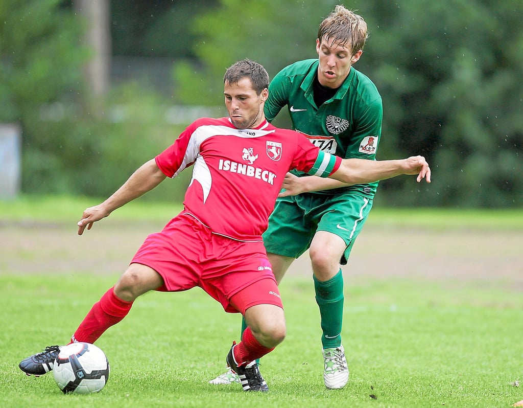 Erste Pfähle eingeschlagen