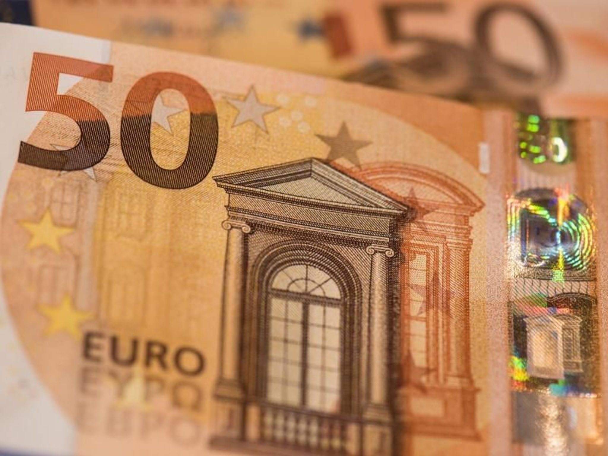 Den echten 50-Euro-Schein erkennen - Merkmale im Überblick
