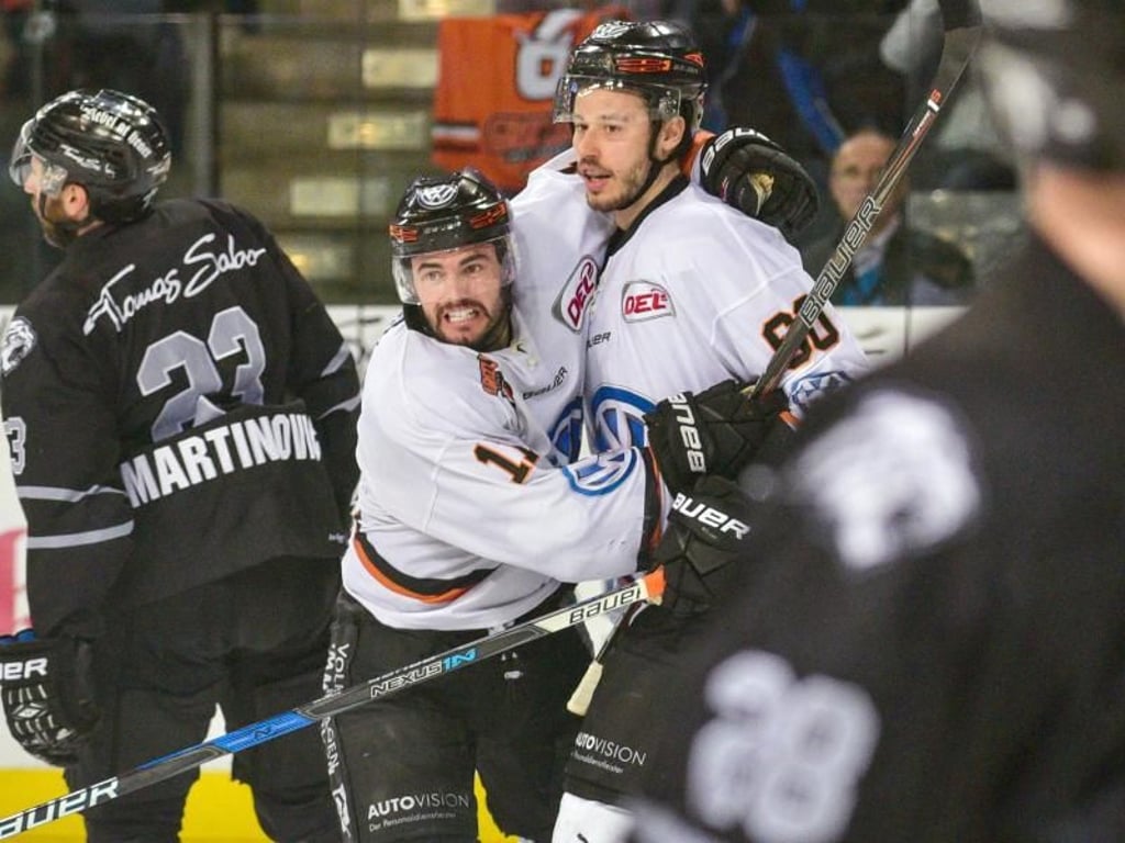 Grizzlys Wolfsburg verlängern mit Stürmer Riefers