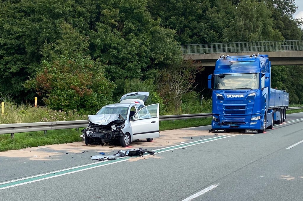 B54/Ochtrup: Tödlicher Unfall – Frau rast in Gegenverkehr