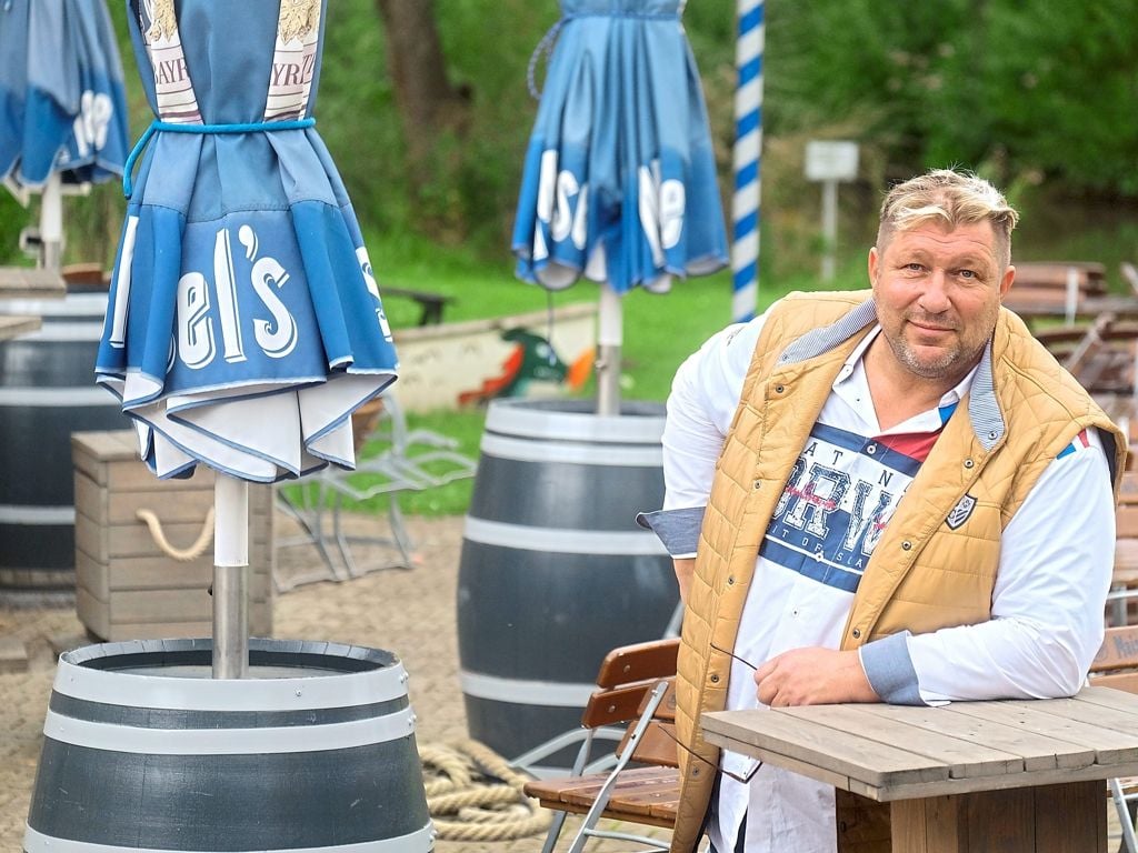 Der Bootshaus-Kapitän geht von Bord