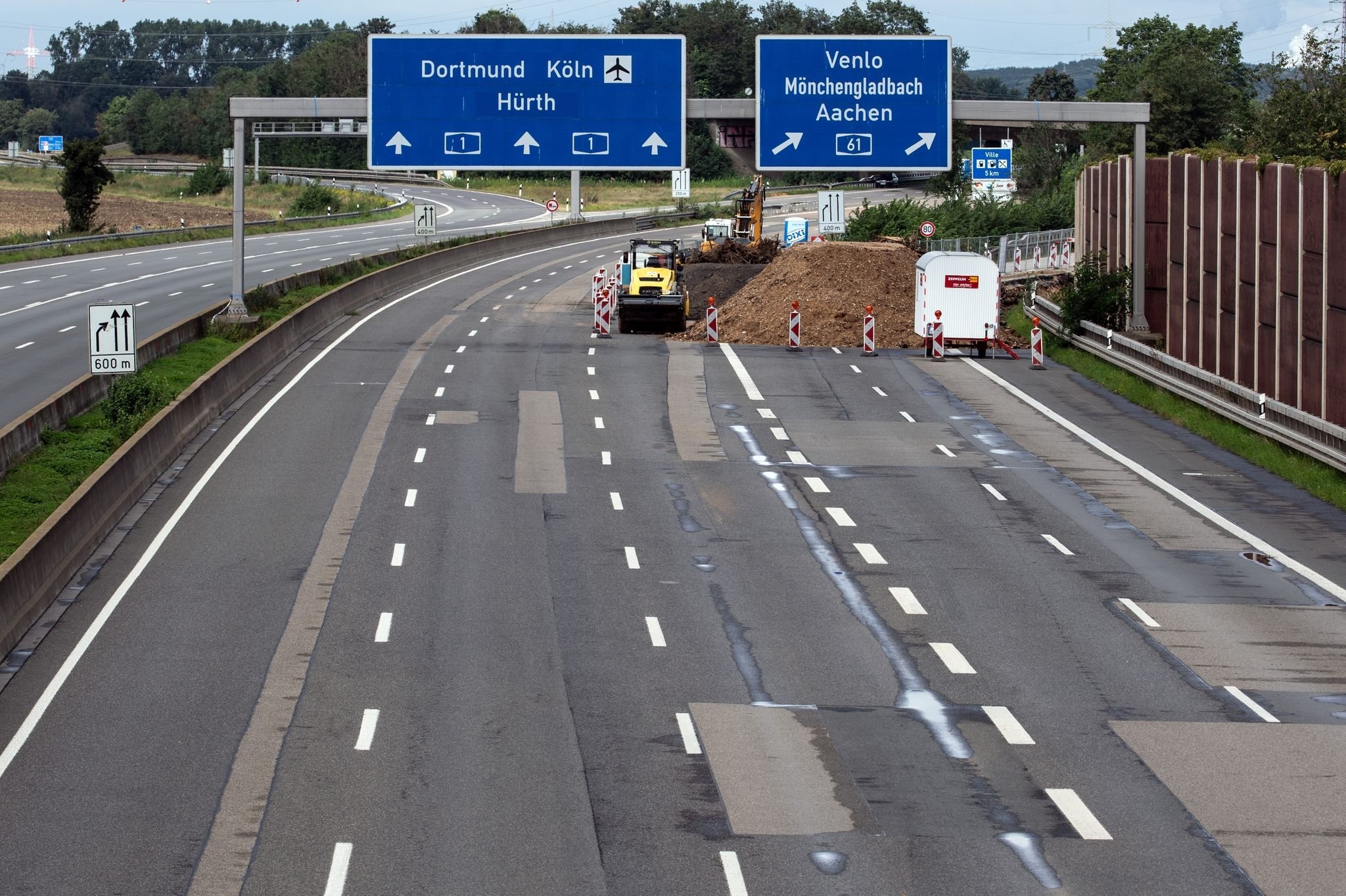 Rund 45 Kilometer Autobahn nach Flut in NRW voll gesperrt
