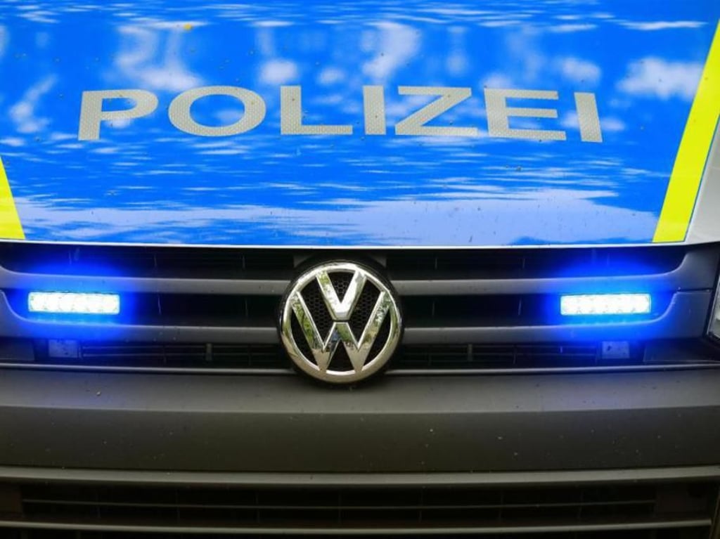 Exhibitionist masturbiert im Zug neben 24-jähriger Frau Exhibitionist masturbiert im Zug neben 24-jähriger Frau