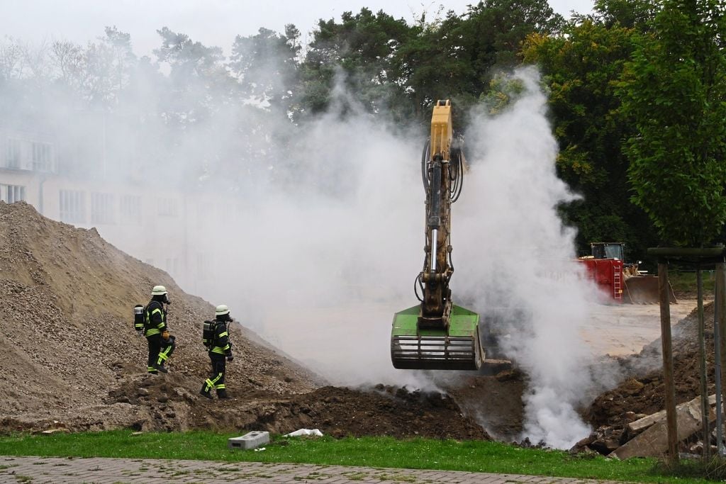 Brandbomben bei Baggerarbeiten gefunden