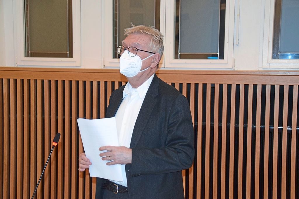 Er erfüllt die Funktion eines Vermittlers