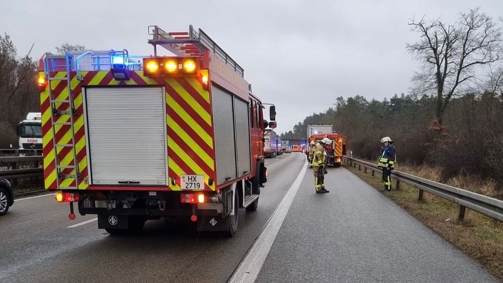 Warburg/Breuna: Unfall auf A44 – Mehrere Verletzte und langer Stau