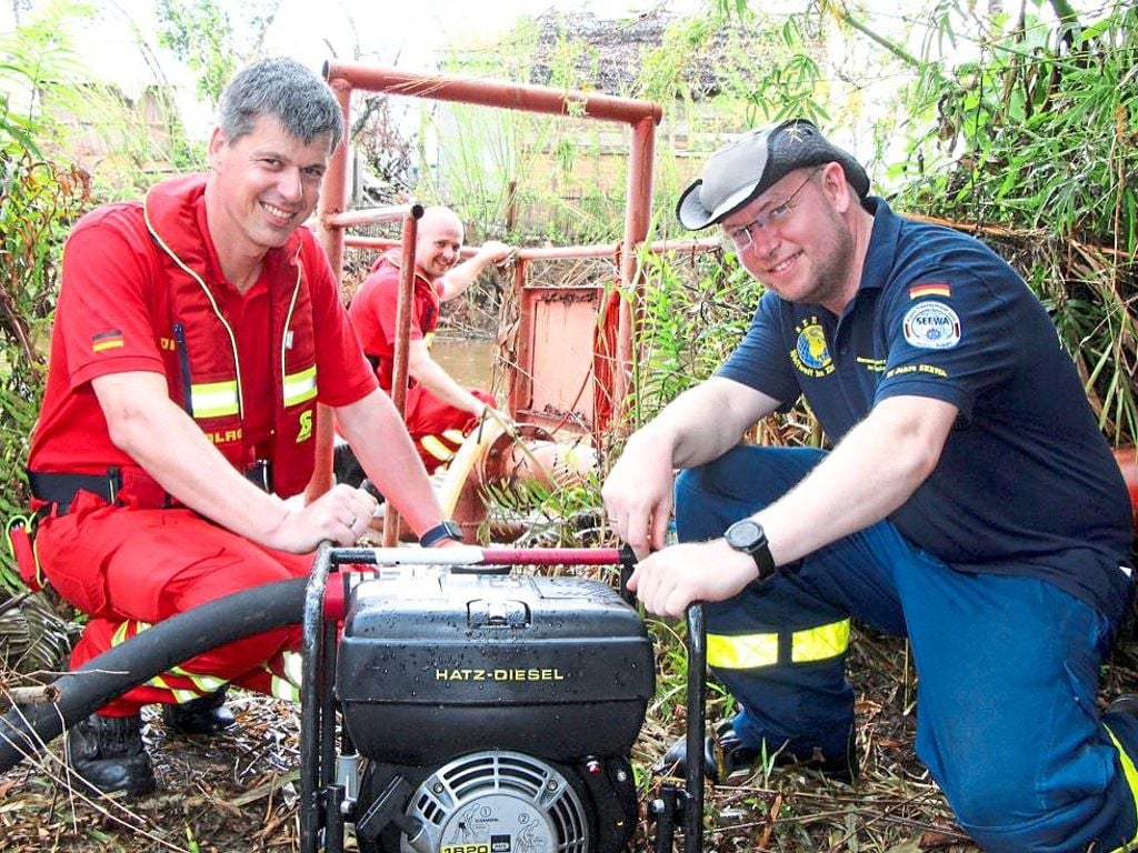 Daniel Menne aus Schloß Neuhaus unterstützt Technisches Hilfswerk auf ...