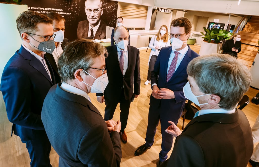 Digitale Zukunft: Ministerpräsident Wüst eröffnet Kongress im ...