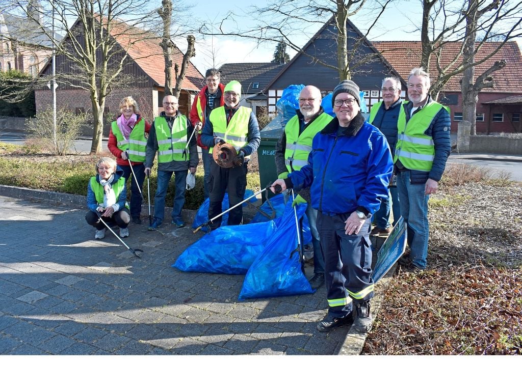 Viele Säcke mit Müll gefüllt