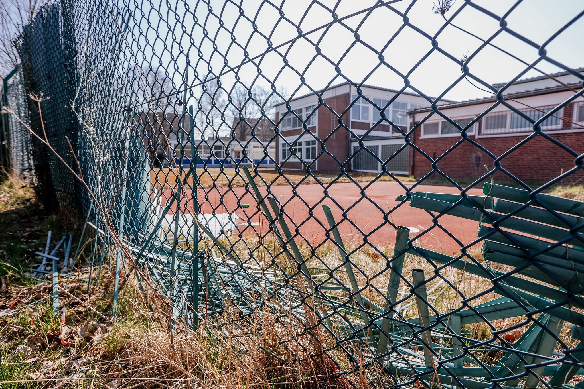 In die ehemalige Bishopspark-School in Paderborn soll wieder Leben ...