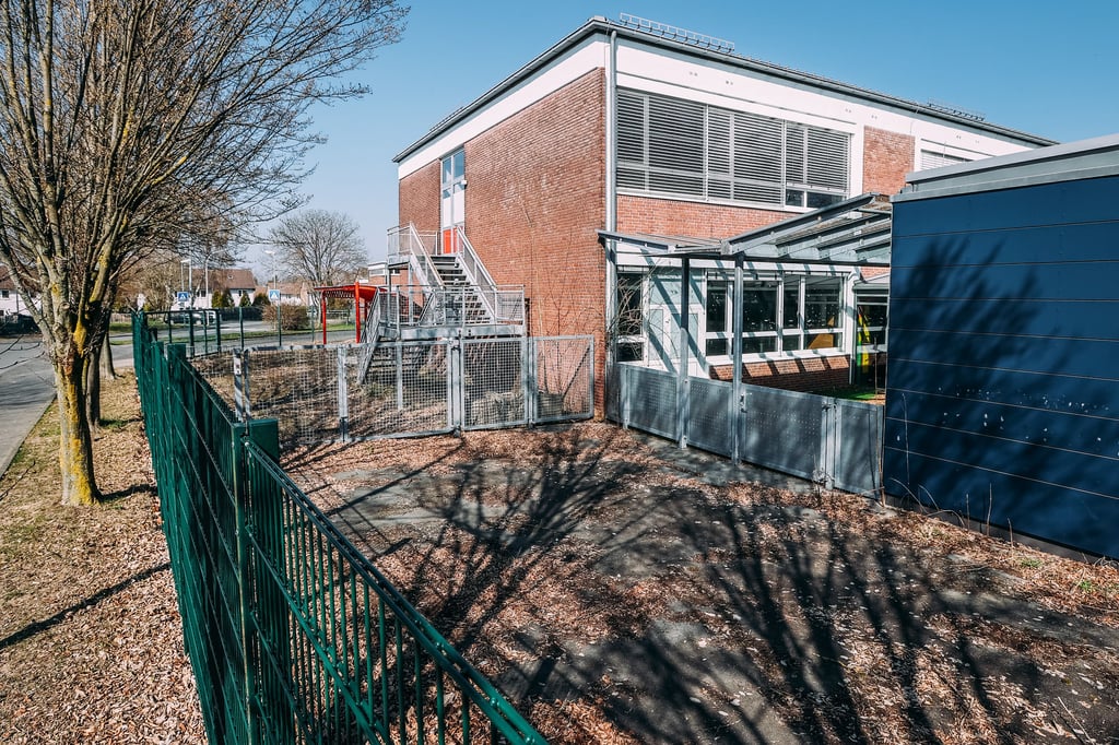 In die ehemalige Bishopspark-School in Paderborn soll wieder Leben ...