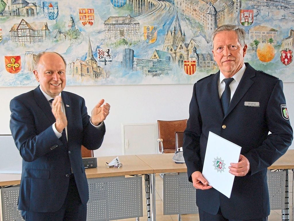 Applaus für scheidenden Wachleiter in Büren