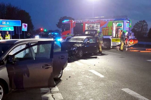 B64/Paderborn: Unfall fordert mehrere Verletzte – A33-Zufahrt gesperrt