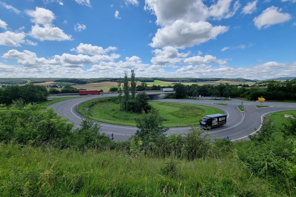 A44: Sperrung der Autobahn-Auffahrt in Warburg