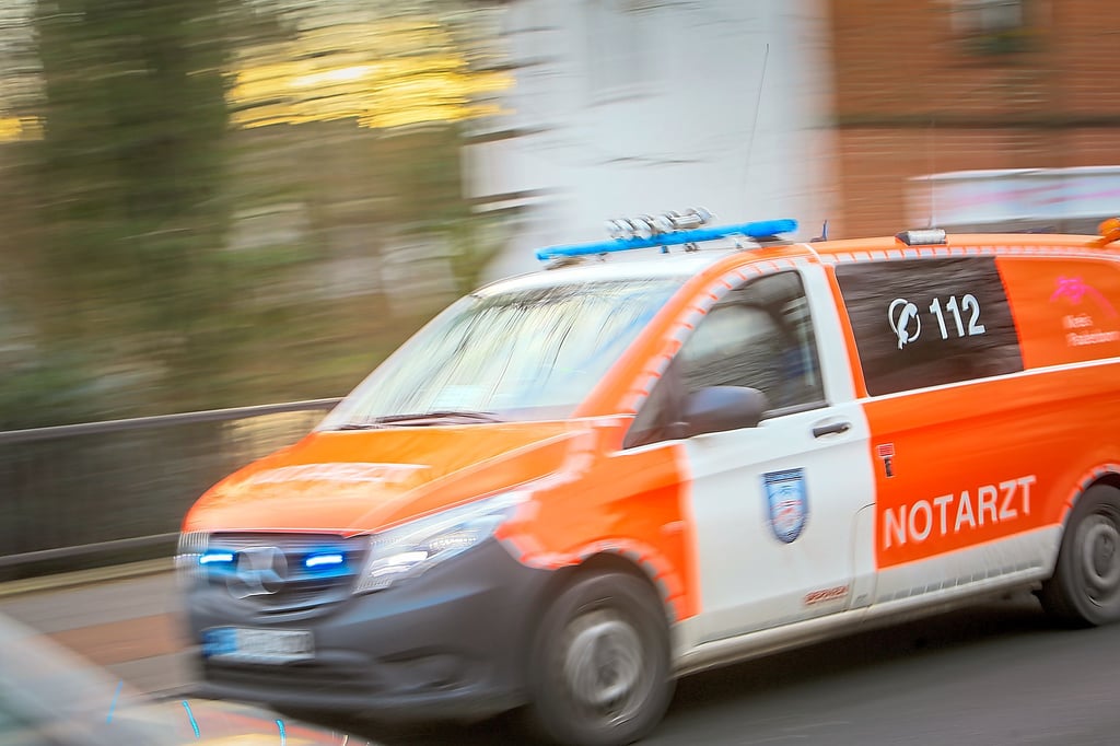 Radfahrer unter Drogen kollidiert mit Pkw