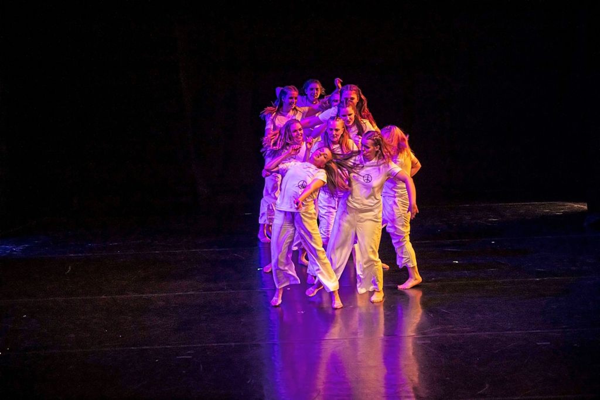 Rebel Dance Company zeigt „Over the Rainbow“