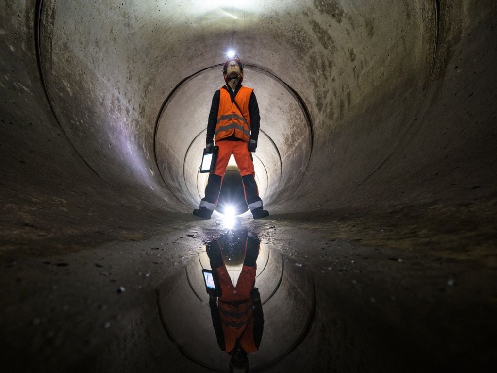 Abwasserbetrieb befährt das Kanalnetz