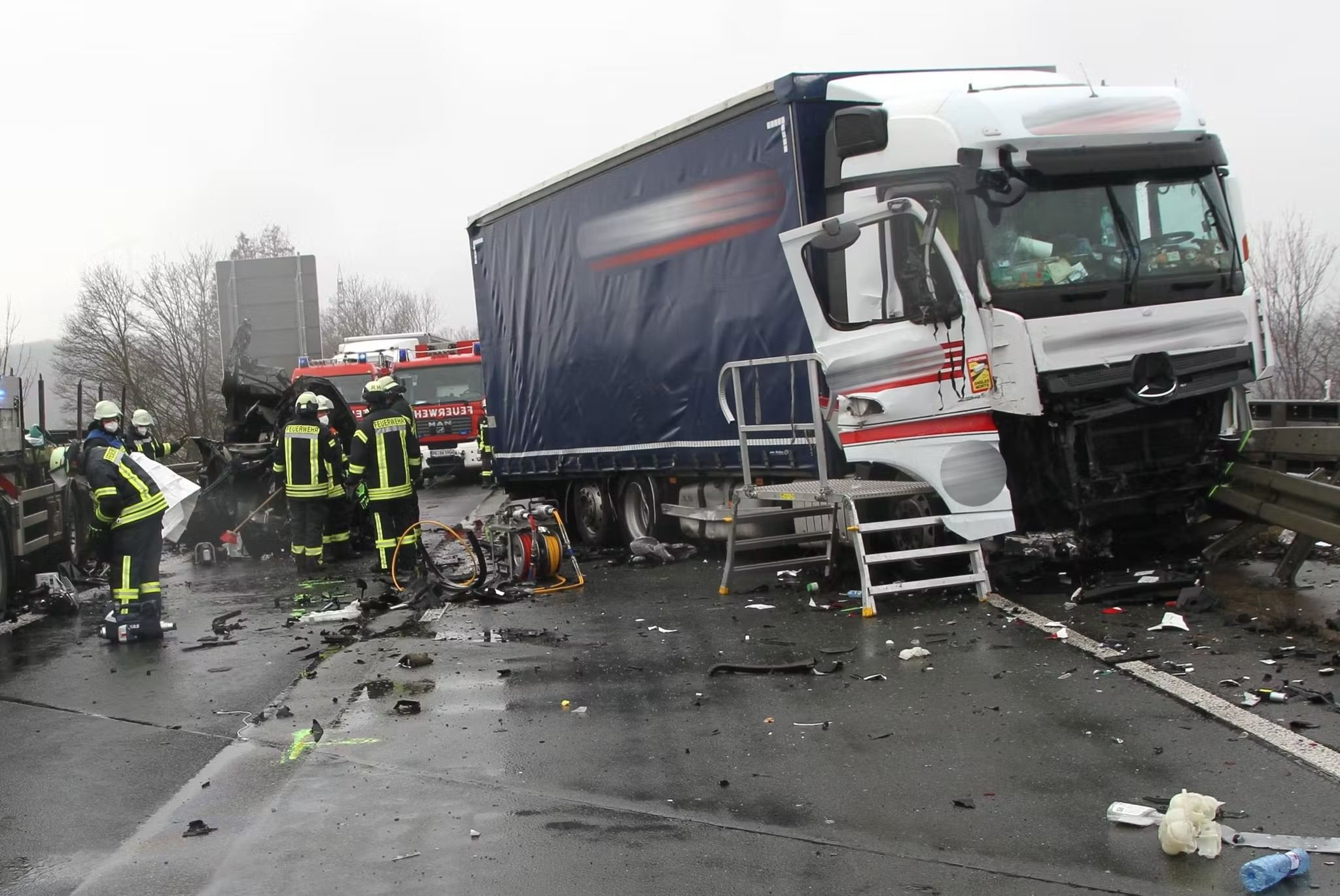Nach A44-Unfall bei Lichtenau mit drei Toten: Angeklagter verstorben