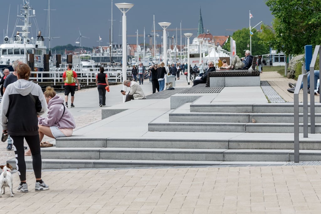 Neu gestaltete Promenade an der Trave wird übergeben